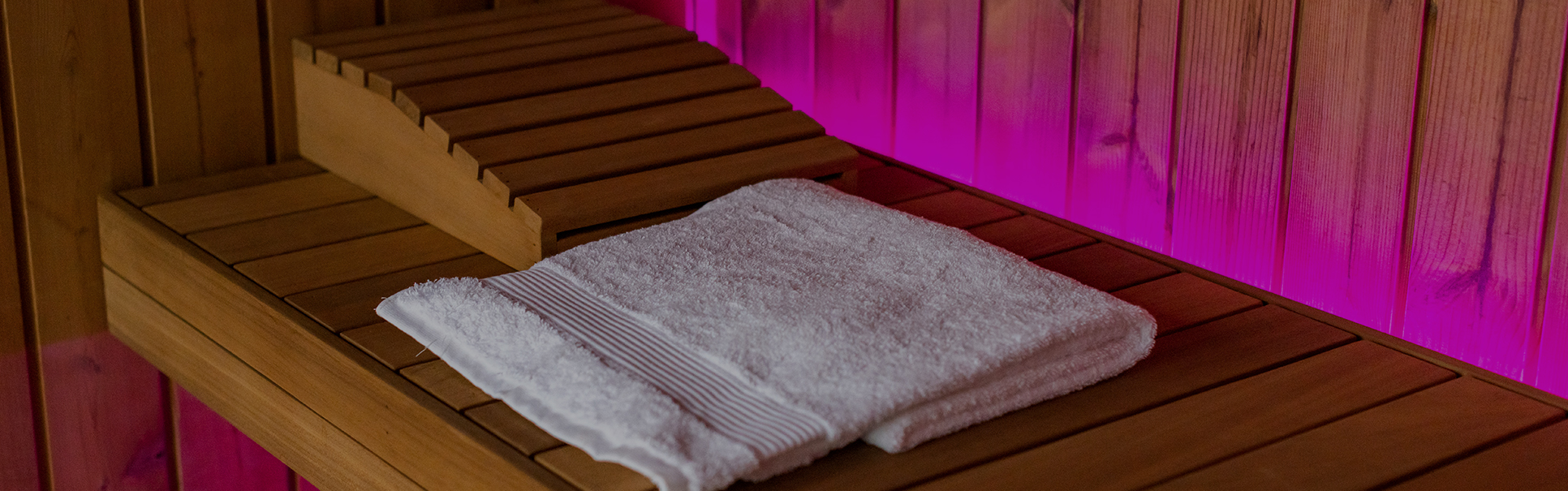 Commercial Outdoor Spa - Deckmasters
